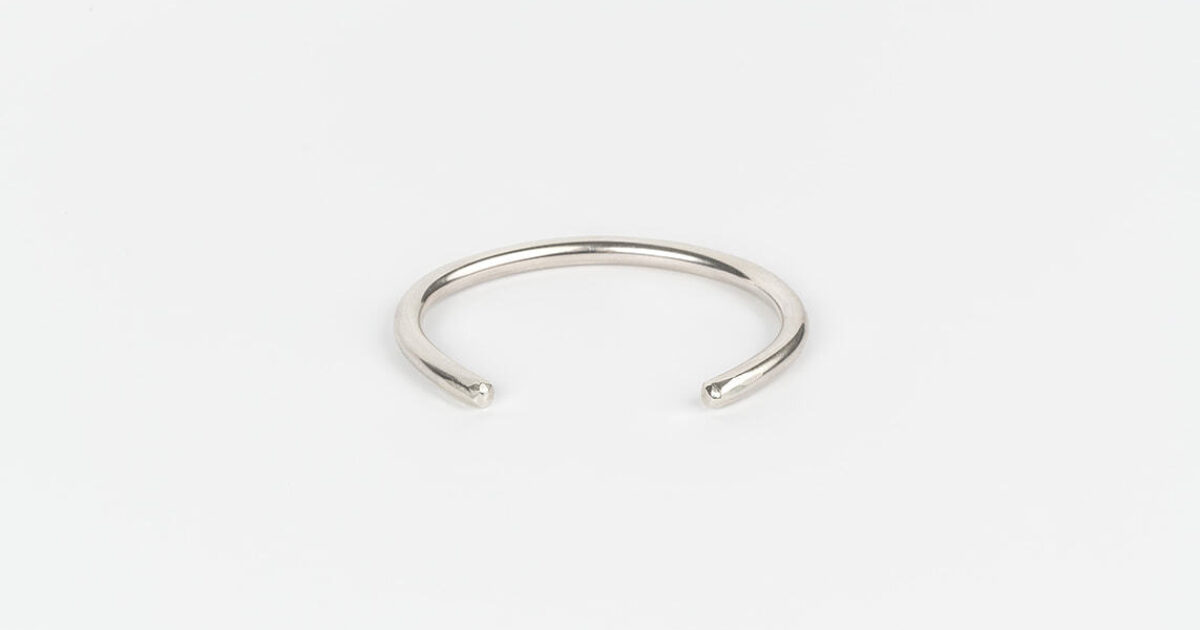 Thick C-shaped bracelet (BRA6-S) • Graanmarkt 13